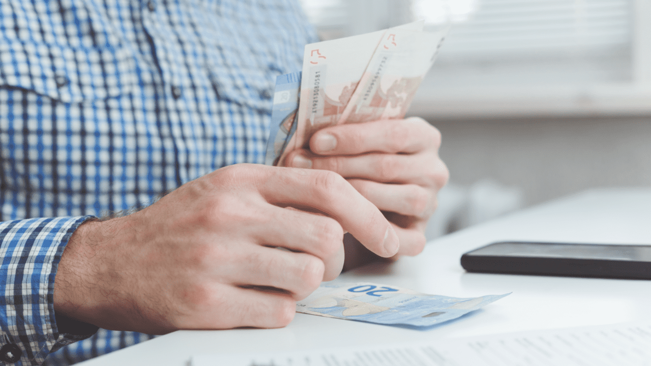 MMS Vs SMS: What's The Difference? - Messenger Bot